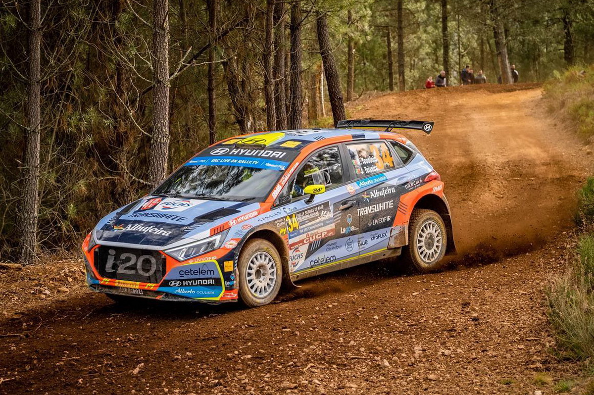 Ricardo Teodósio e José Teixeira no Rally de Portugalcom objetivos bem ...