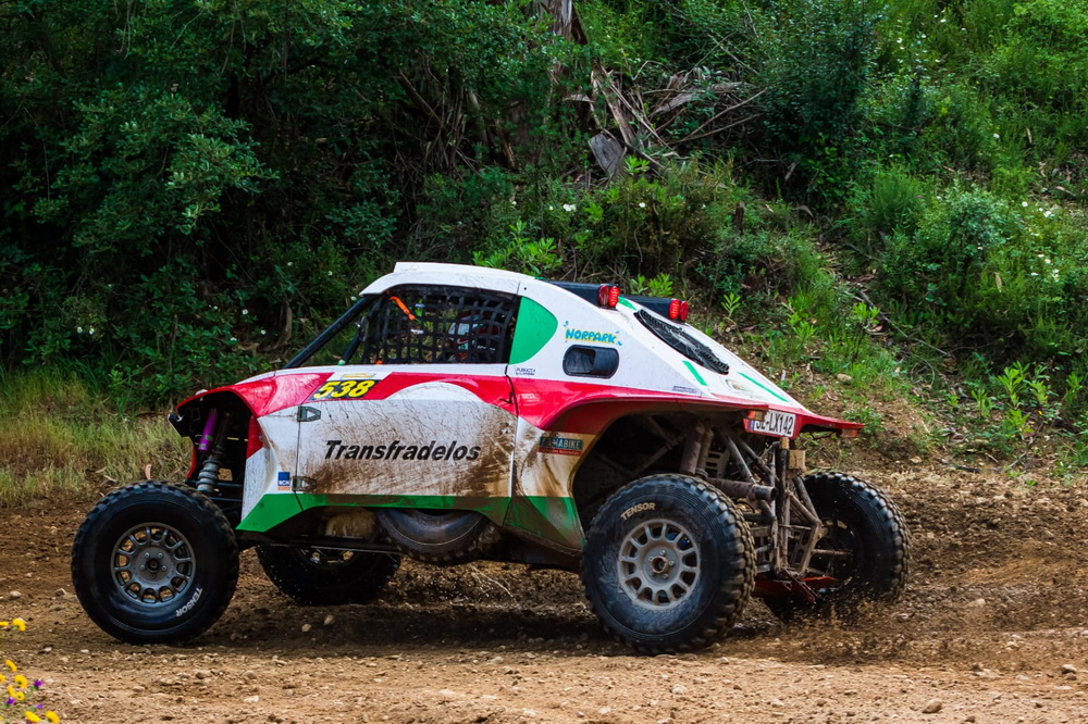 Edgar Reis com um Taurus e Daniel Silva em Can Am na Baja TT Lagos